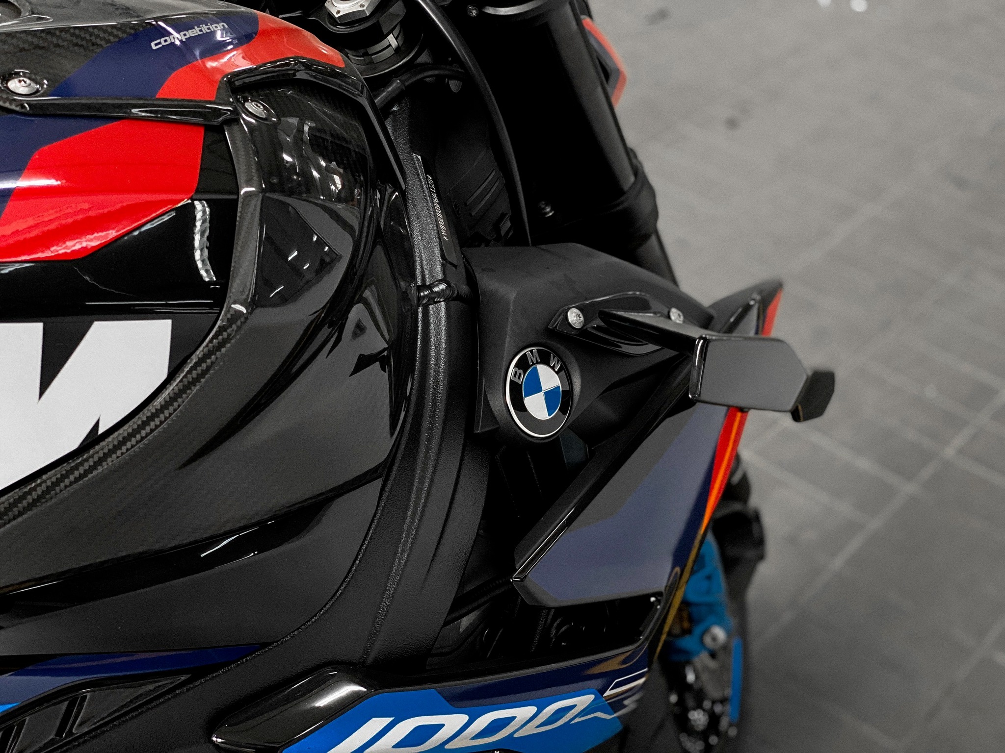 BMW M1000R Competition về Việt Nam với giá gần 1,3 tỷ đồng