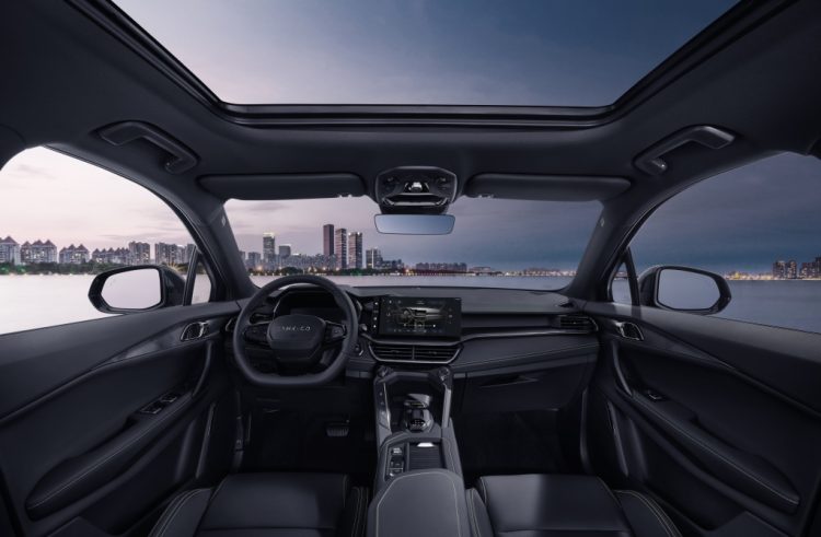 Lynk & Co 06 Core Plus – SUV cỡ B giá 679 triệu đồng - Autonet